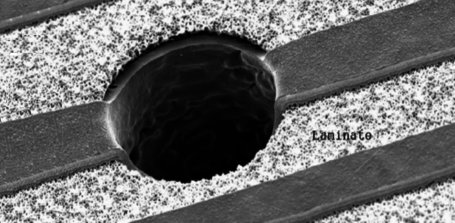 Landless via otvor na desce umožní lépe využít plochu DPS pro plošné spoje